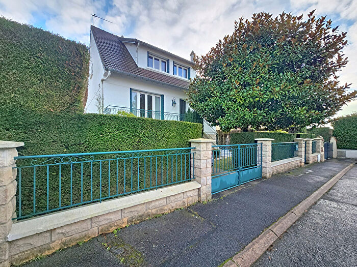 Maison à vendre - Fosses - 6 pièces - 4 chambres