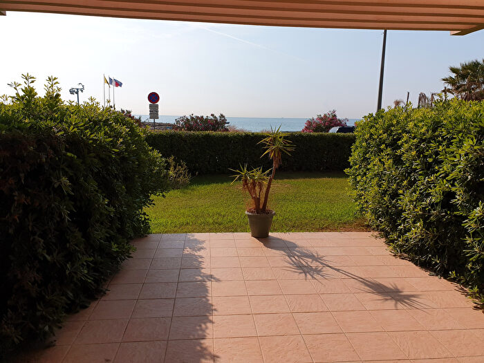 Appartement à louer - Villeneuve-Loubet, Plage - 2 pièces - 1 chambre