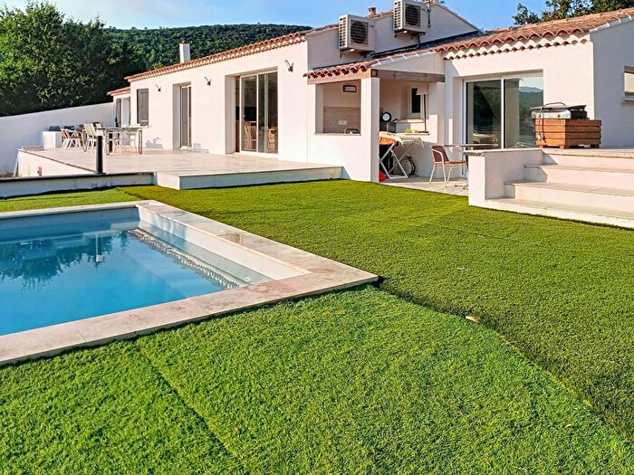 Maison 6 pièces à Sainte-Anastasie-sur-Issole, à vendre