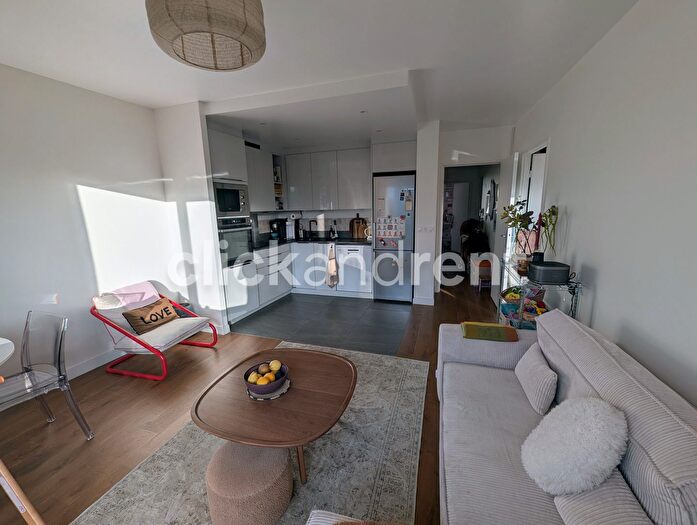 Appartement à louer - Courbevoie, Hôtel de ville - 3 pièces - 2 chambres