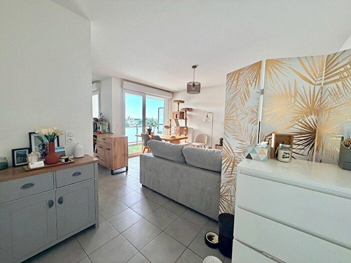 Centre Ville Est, Bourgoin-Jallieu : Appartement 3 pièces à louer