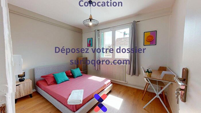 Appartement à louer - Laënnec, Lyon ème arrondissement - 5 pièces - 4 chambres