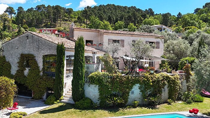 La Roquette-sur-Var : Maison 10 pièces à vendre