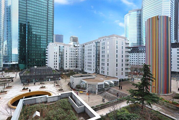 Appartement à louer - Gambetta, Courbevoie - 4 pièces - 3 chambres