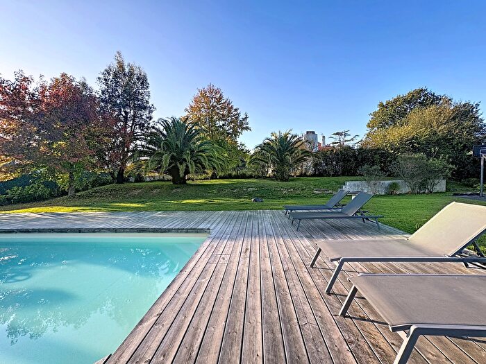 Maison 8 pièces à Arbonne, à vendre