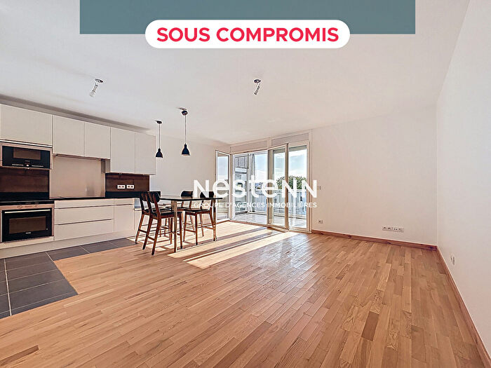 Appartement à vendre - Issy-les-Moulineaux, Les Epinettes, Le Fort, Les Hauts dIssy - 3 pièces - 2 chambres