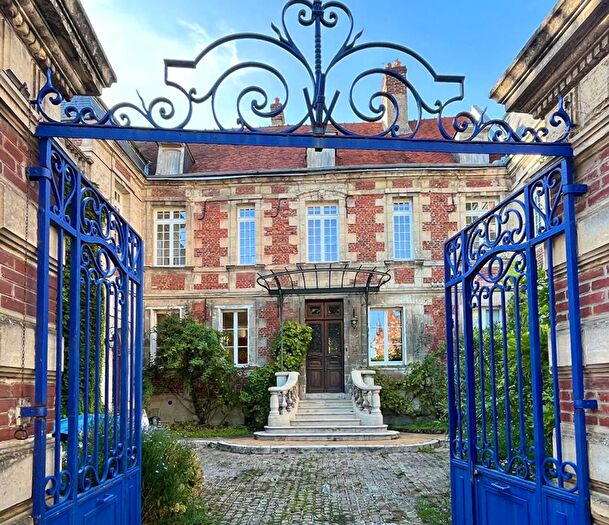 Maison à vendre - Noyon, Centre-ville - 10 pièces - 6 chambres