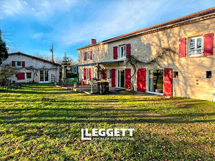 Maison à vendre - Saint-Fraigne - 9 pièces - 6 chambres