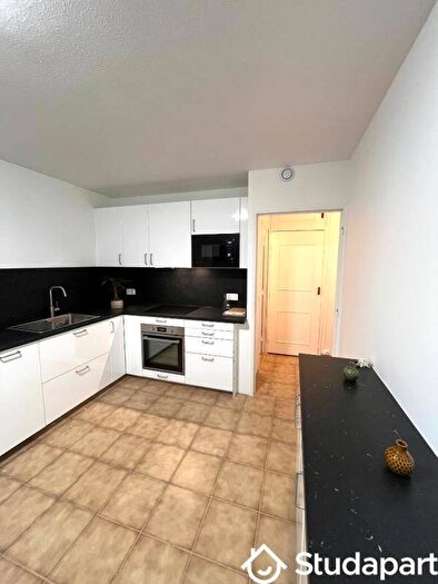 Appartement à louer - Le Stade-Les Garennes-Grand Ouest, Les Mureaux - 1 pièce - 5 chambres