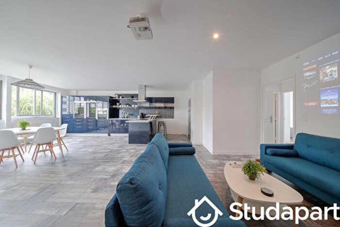 Appartement à louer - Montet-Octroi, Vand uvre-lès-Nancy - 1 pièce - 4 chambres