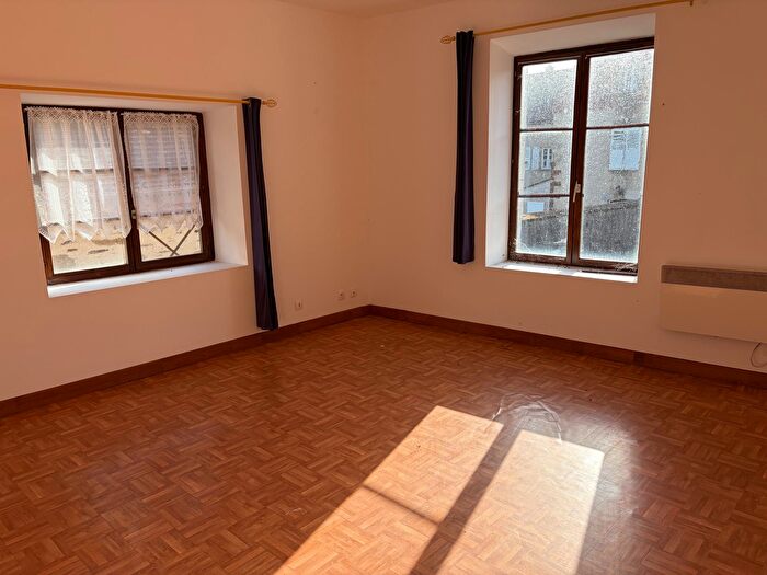 Saint-Benoît-du-Sault : Maison 3 pièces à vendre