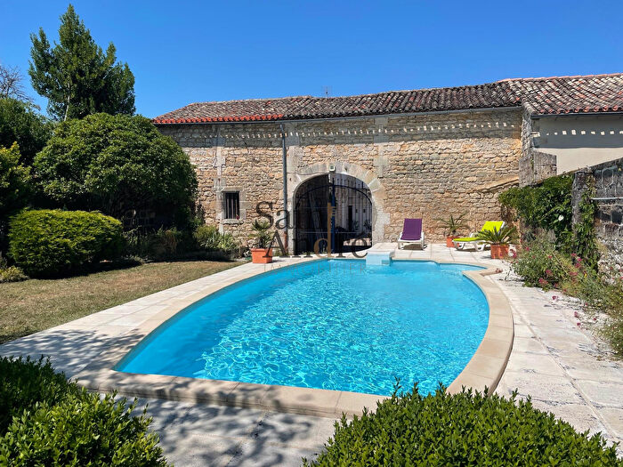 Maison à vendre - LIsle-dEspagnac - 9 pièces - 4 chambres