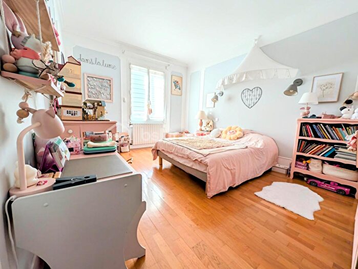 Reims, Neufchatel, Orgeval, Laon, Zola : Maison 6 pièces à vendre
