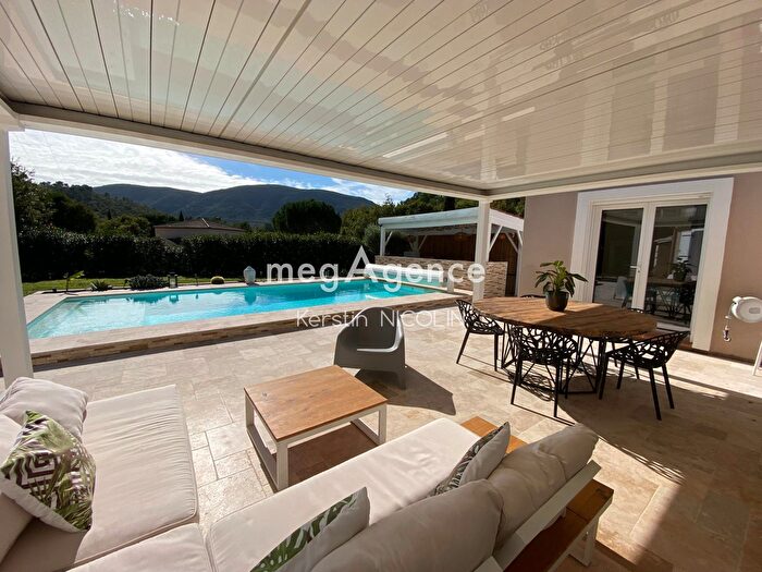 Maison à vendre - Méounes-lès-Montrieux - 7 pièces - 5 chambres