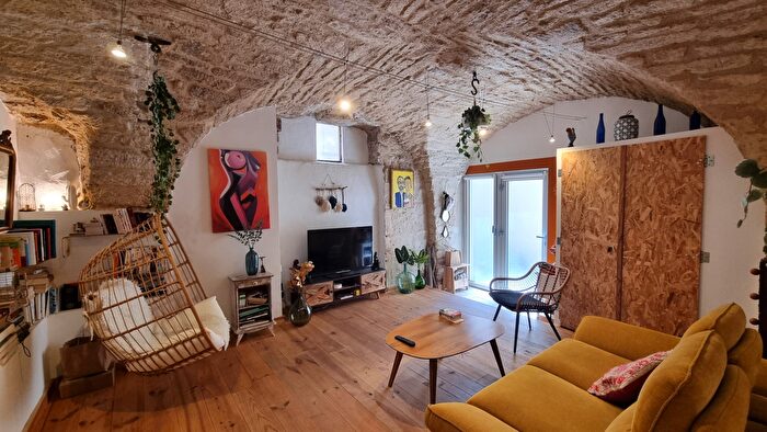 Maison à vendre - Nord, Poussan - 4 pièces - 2 chambres