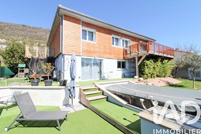 Maison à vendre - Saint-Affrique - 8 pièces - 4 chambres