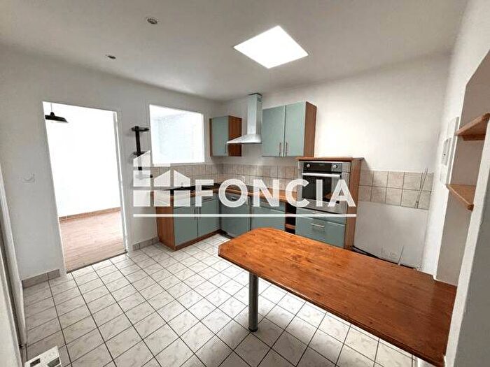 Appartement à louer - Le Grand Vivier-Le Garet-Pontbichet-Troussier, Villefranche-sur-Saône - 3 pièces - 2 chambres