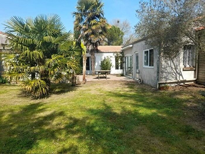 Maison à vendre - Saint-Sulpice-de-Royan - 7 pièces - 5 chambres