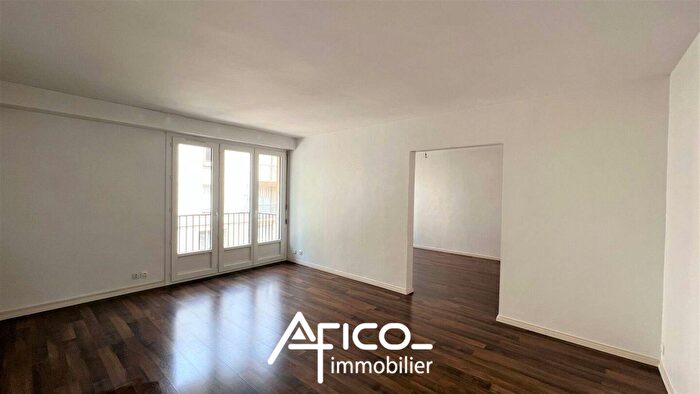 Appartement à louer - Cathédrale, Tours - 5 pièces - 3 chambres