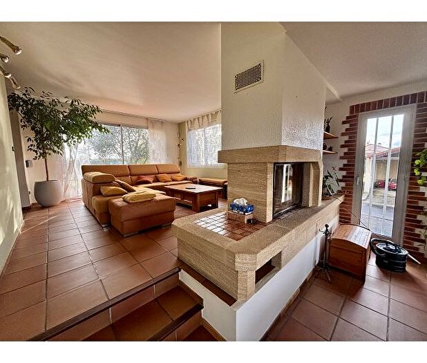 Maison à vendre - La Salvetat-Saint-Gilles - 5 pièces - 3 chambres