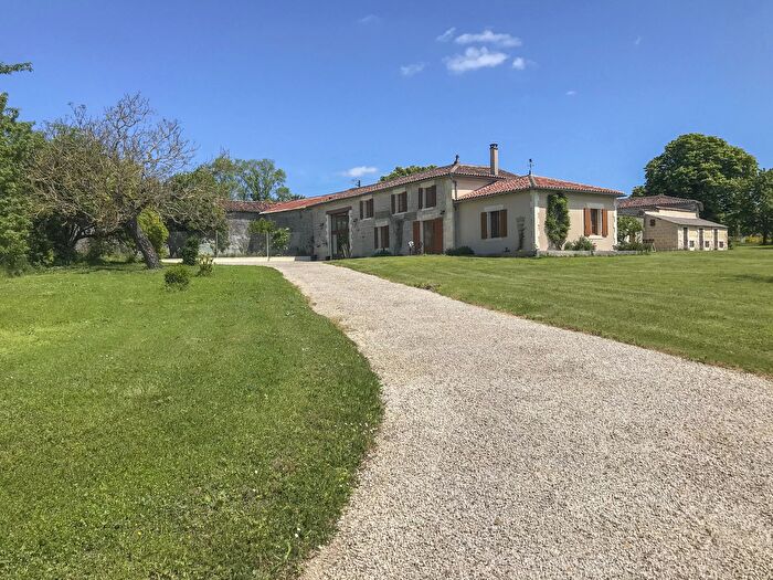 Maison à vendre - Matha - 8 pièces - 3 chambres