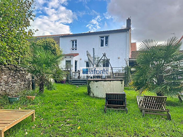 Maison à vendre - Pont-Saint-Martin - 5 pièces - 3 chambres