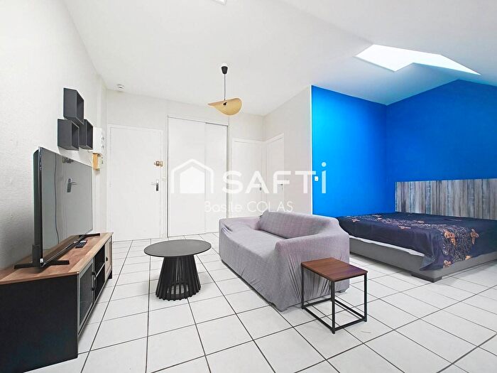 Appartement à louer - Laon Zola-Neufchâtel-Orgeval, Reims - 1 pièce