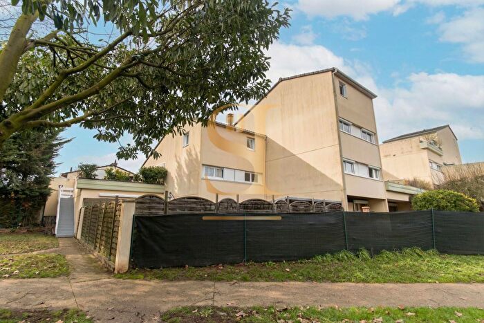 Appartement à vendre - Savigny-le-Temple, Plessis-le-Roi - 4 pièces - 3 chambres