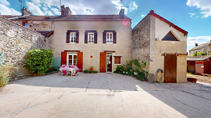 Maison 5 pièces à louer à Fontenay-Saint-Père