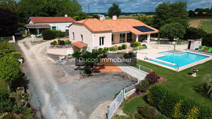 Maison 4 pièces à vendre à Tombeb uf, Tombeboeuf