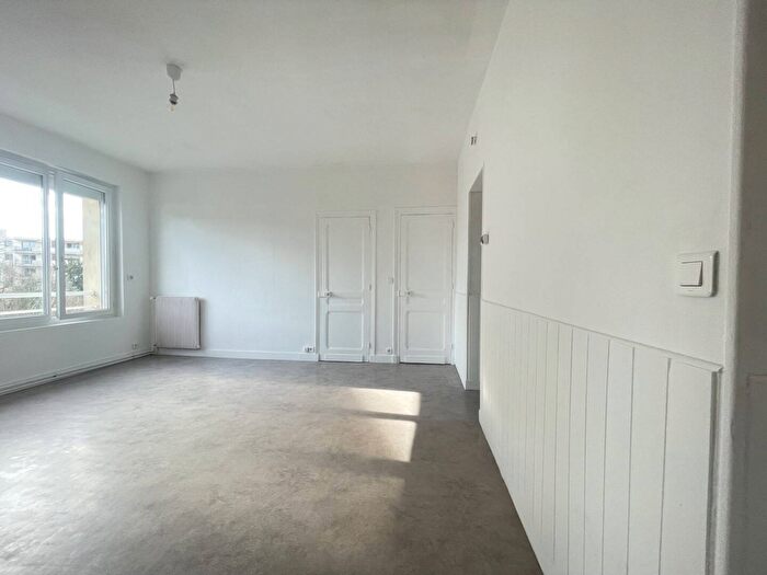 Appartement à louer - Périgueux - 4 pièces - 3 chambres