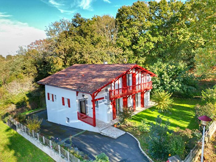 Maison à vendre - Aïcirits-Camou-Suhast - 7 pièces - 5 chambres