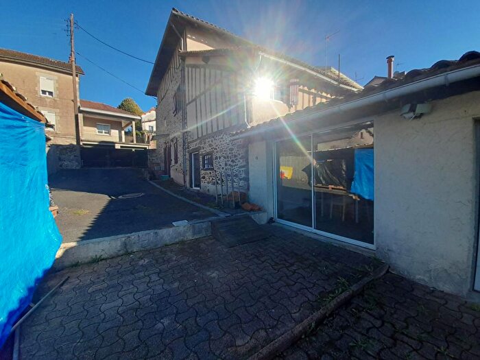 Maison à vendre - Saint-Léonard-de-Noblat - 6 pièces - 3 chambres