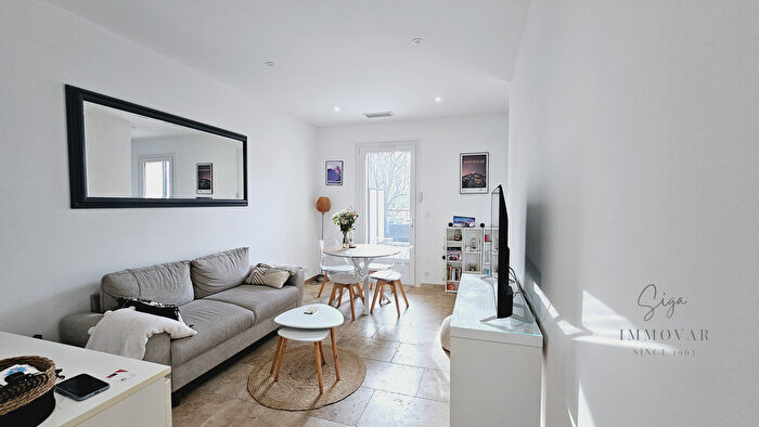 Appartement à vendre - Saint-Cyr-sur-Mer - 3 pièces - 2 chambres