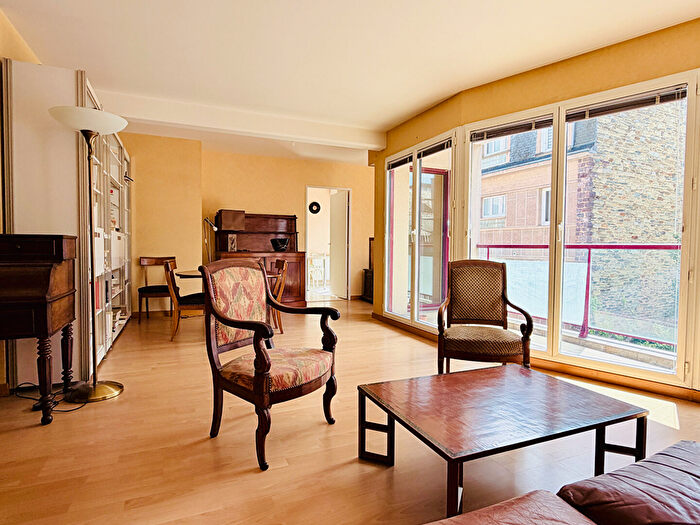 Appartement 5 pièces à Quartiers Centre, Colombier, à vendre