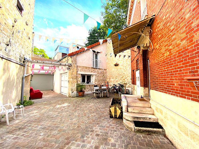Maison 12 pièces à vendre - Nanterre, Centre-ville