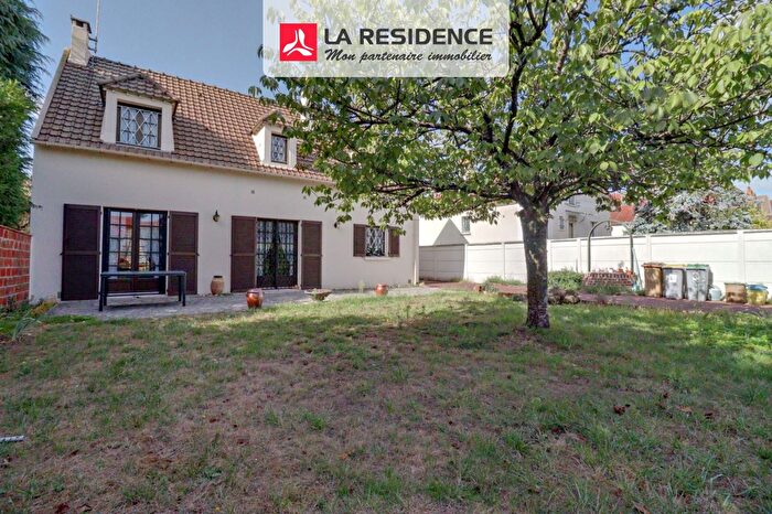 Maison 6 pièces à Achères, Centre-ville, Cité de la Barricade, à vendre