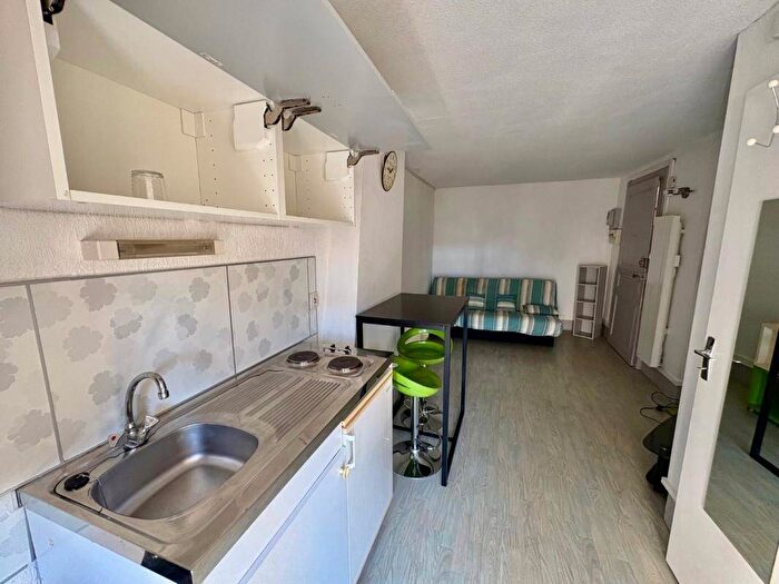 Appartement à louer - Le Centre-Centre Ville, Roanne - 1 pièce