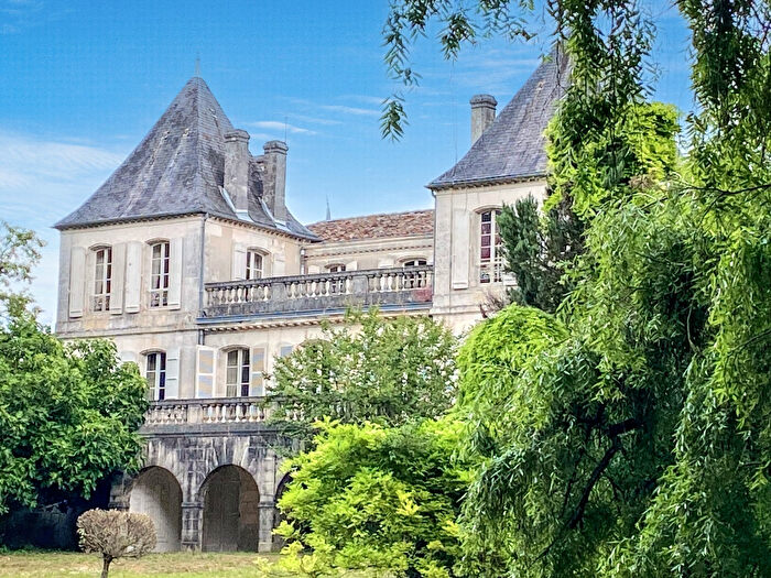 Maison à vendre - Gond-Pontouvre - 8 pièces - 5 chambres