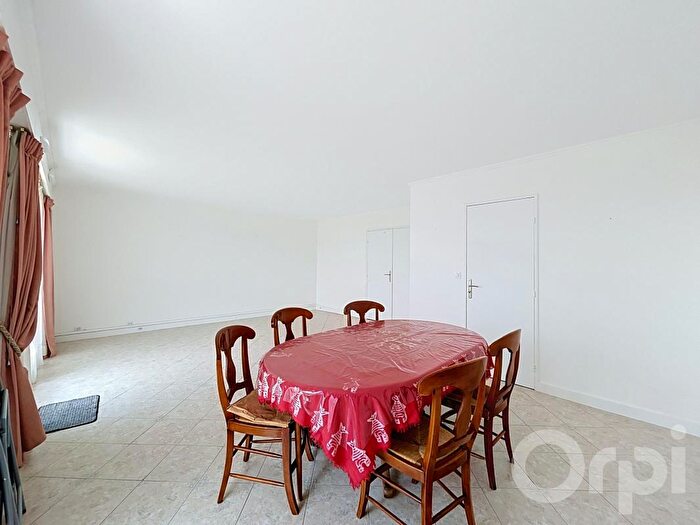Maisons-Alfort, Centre-ville : Appartement 4 pièces à louer