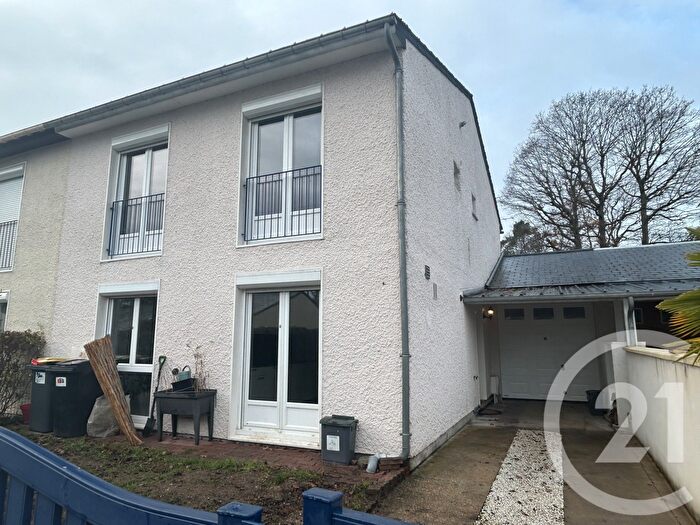 Maison à vendre - Saint-Sébastien-de-Morsent - 6 pièces - 5 chambres