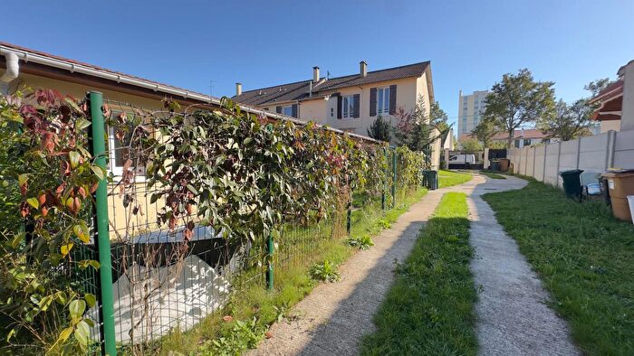 Maison à vendre - Neuilly-Plaisance, Rennouillères - 16 pièces - 6 chambres
