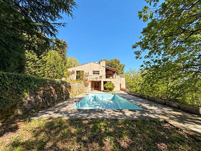 Châteauneuf-Grasse - Maison 6 pièces à vendre