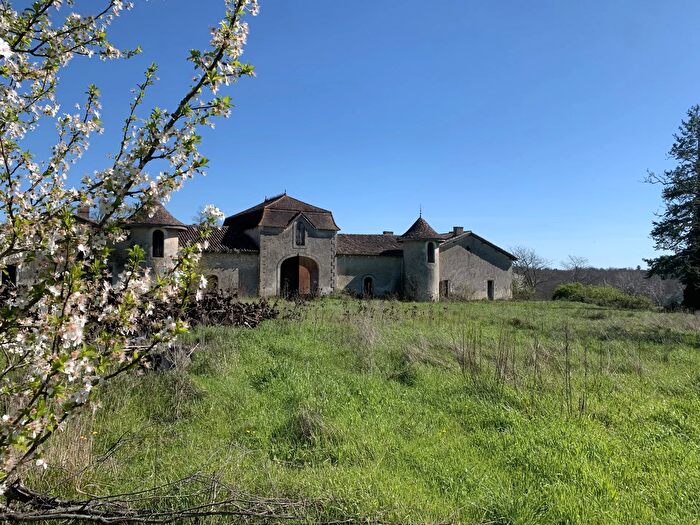 Maison à vendre - Gensac - 11 pièces - 6 chambres