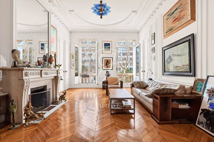 Appartement à vendre - Paris e , Montmartre, Sacré Coeur, Abbesses - 5 pièces - 2 chambres