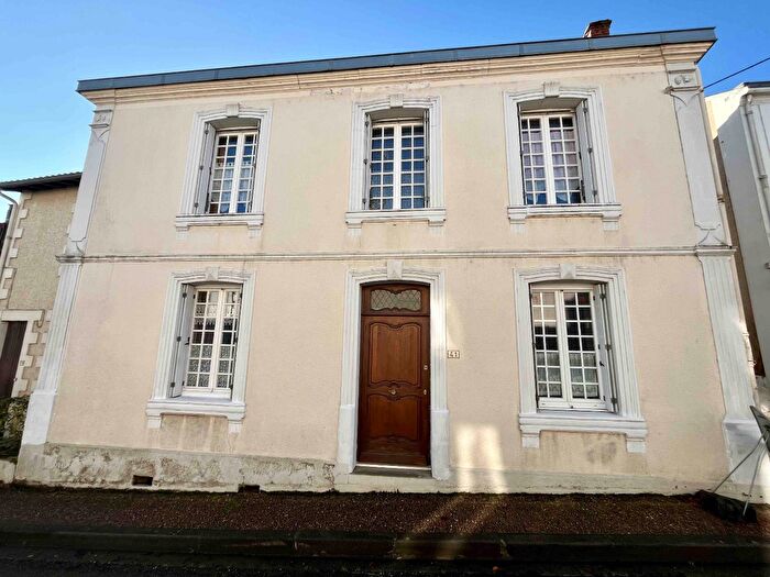 Maison à vendre - Availles-Limouzine - 4 pièces - 3 chambres
