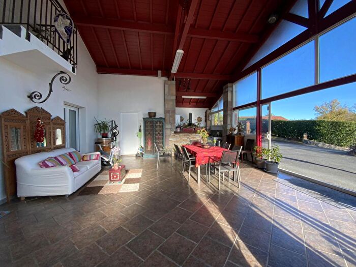 Maison à vendre - Ustaritz - 6 pièces - 5 chambres