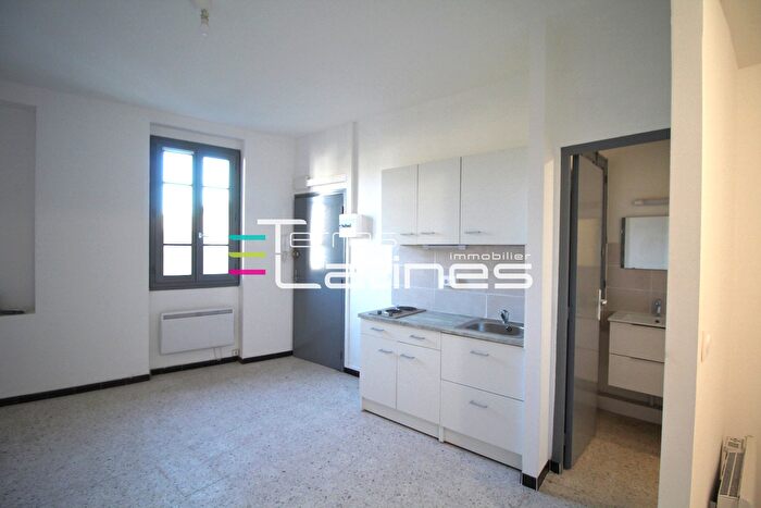 Appartement 1 pièce à Nîmes, Ecusson, Arènes, à louer