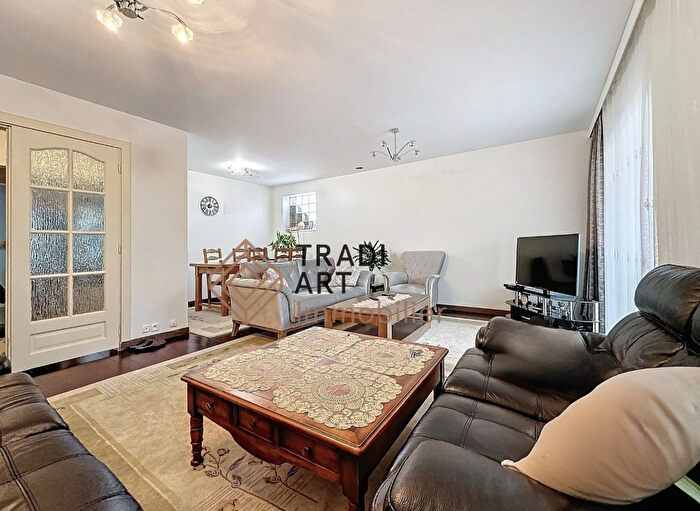 Sainte-Geneviève-des-Bois, Hôtel de Ville : Appartement 4 pièces à vendre