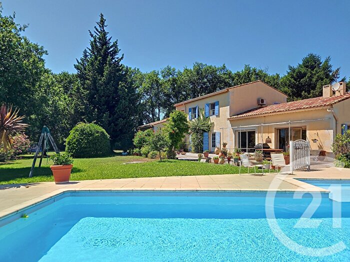 Maison à vendre - Saint-Martin-de-Crau - 9 pièces - 6 chambres